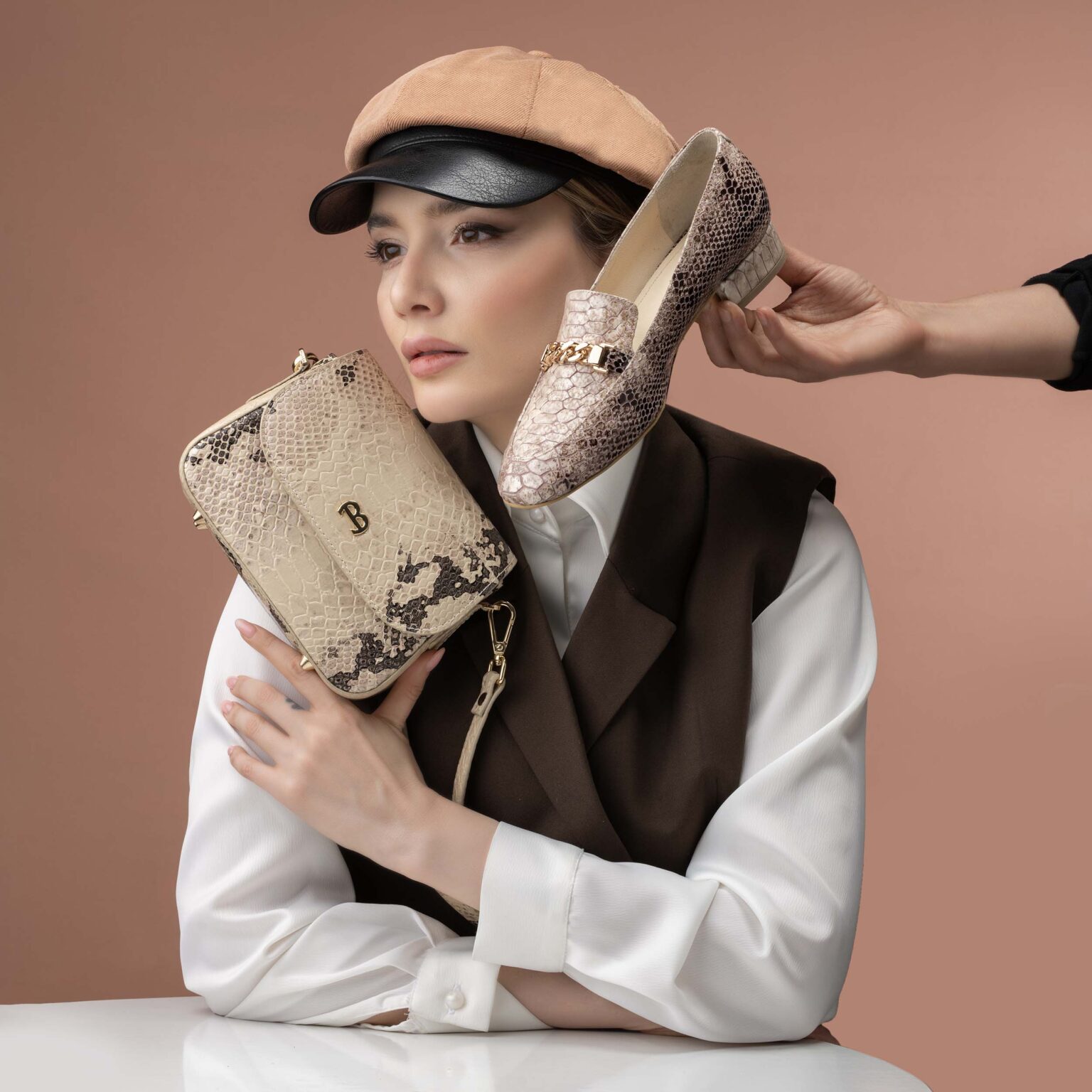 لیست قیمت و خرید جدیدترین محصولات چرم زنانه